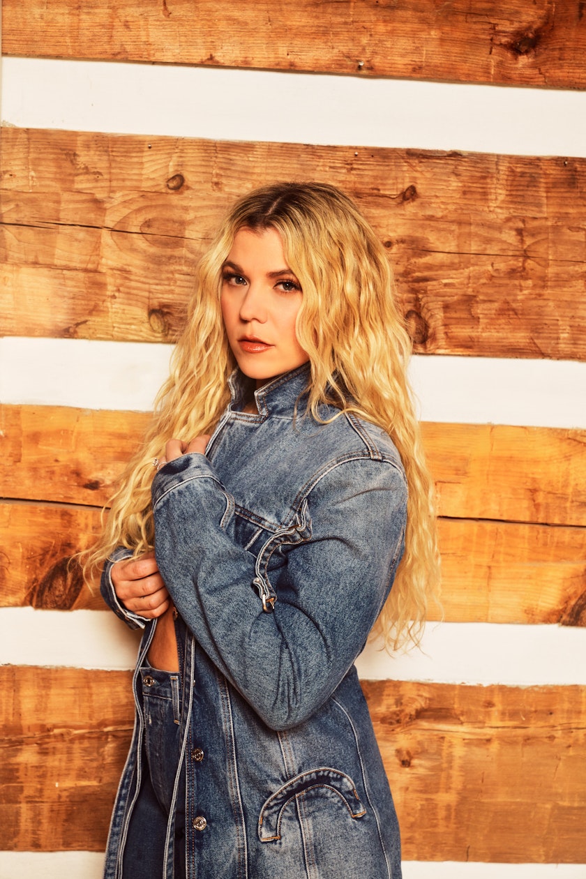 Kimberly Perry | Seated