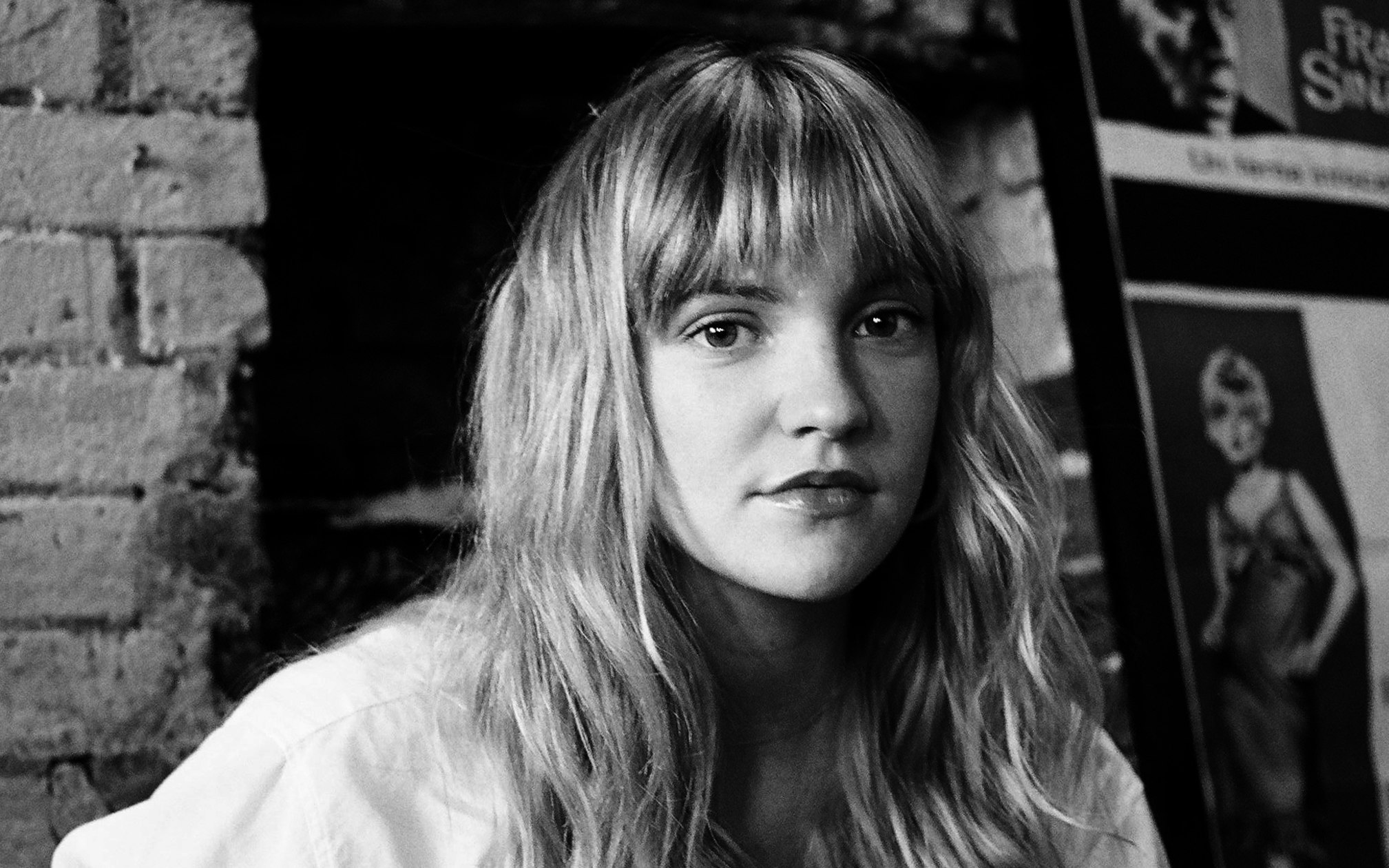 Eloise | Seated | a Sofar artist service