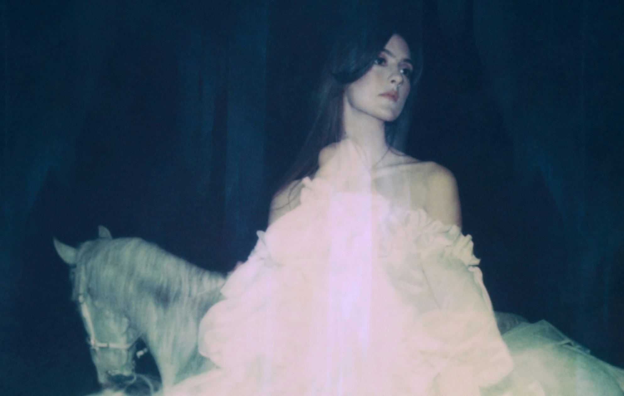 Weyes Blood | Seated