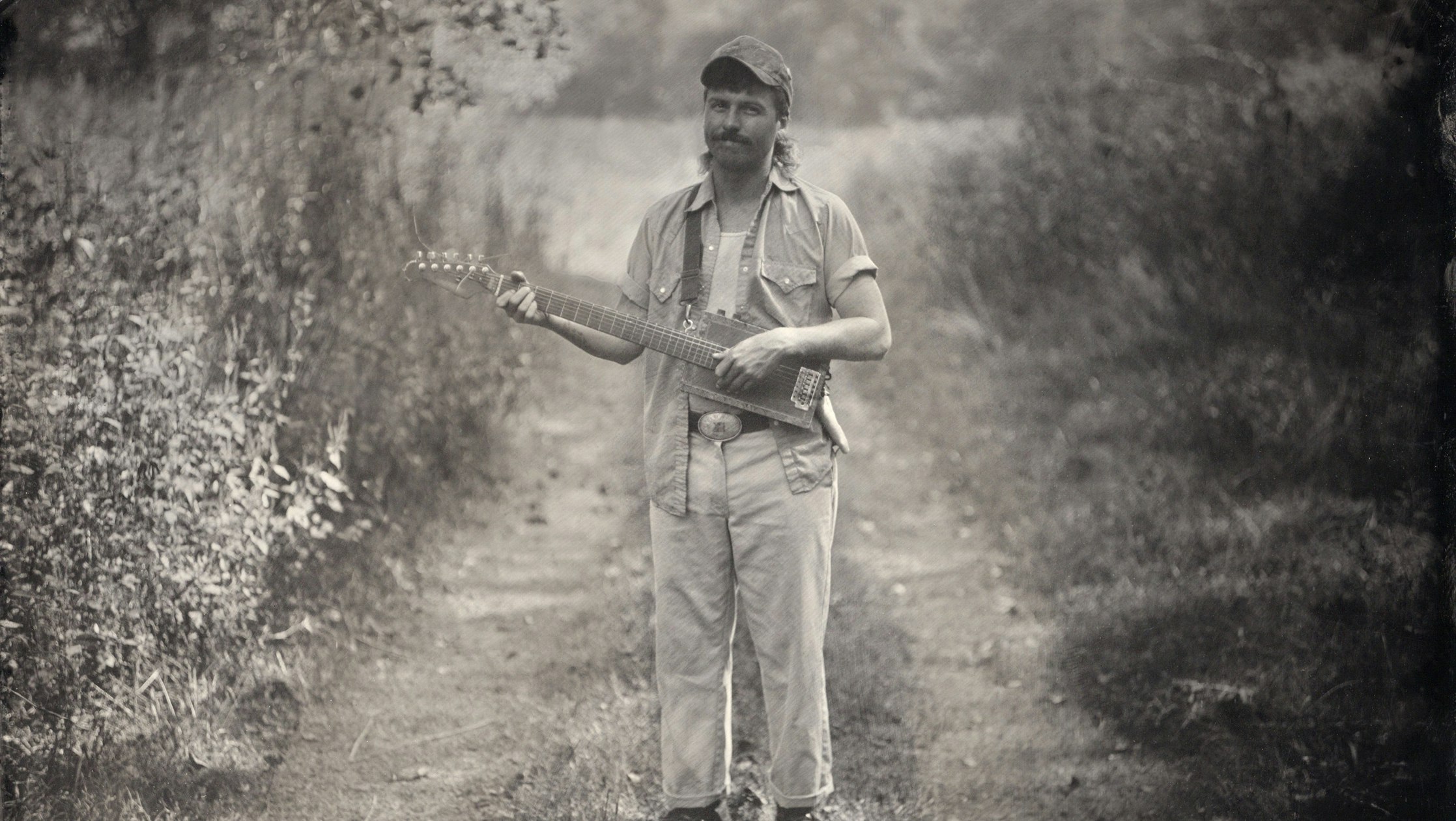 Nick Shoulders | Seated | a Sofar artist service